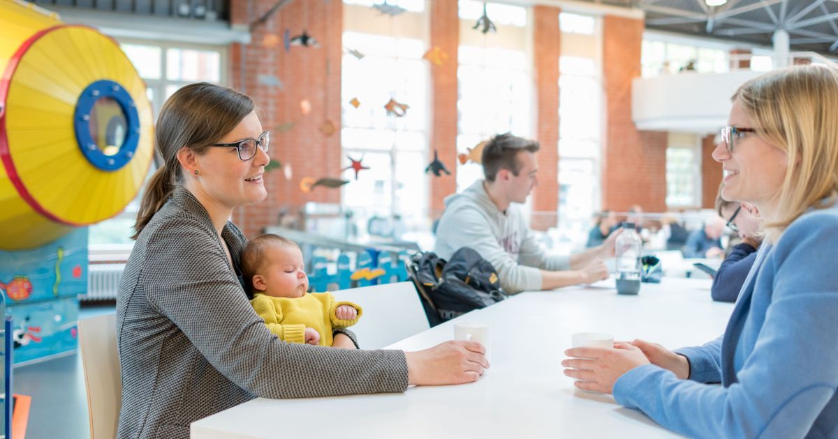 Eine familienfreundliche Arbeitgeberin: HSB erhält Zertifikat mit ...