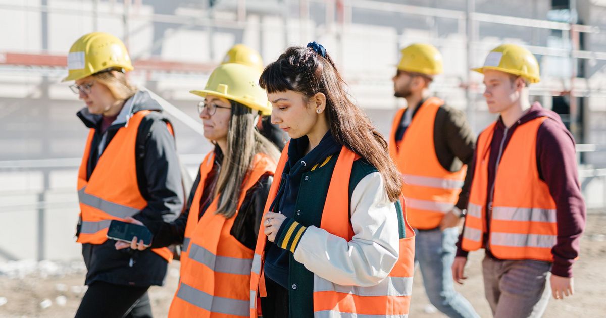 Exkursion zum Elektromaschinenbauer Gebrüder Mahn am 17.11.2022 - HSB ...