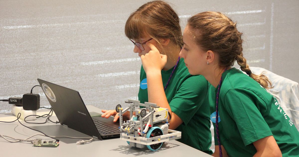 9. Mai: Kleine und große Roboterfans treten erstmals in Bremen bei der ...